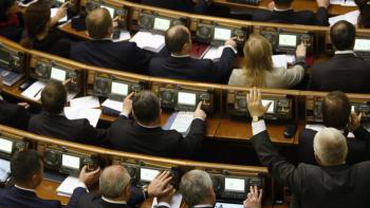 Rada passes law on decentralization of state registration services