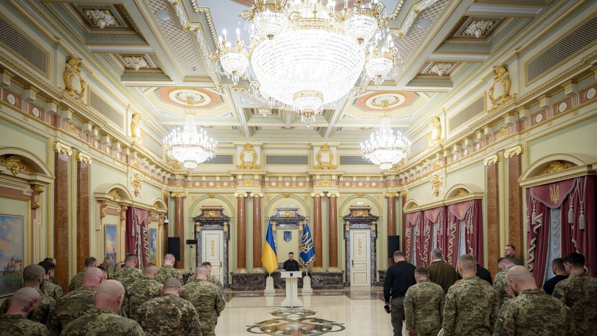 Зеленський відзначив держнагородами учасників курської операції і надав українське громадянство