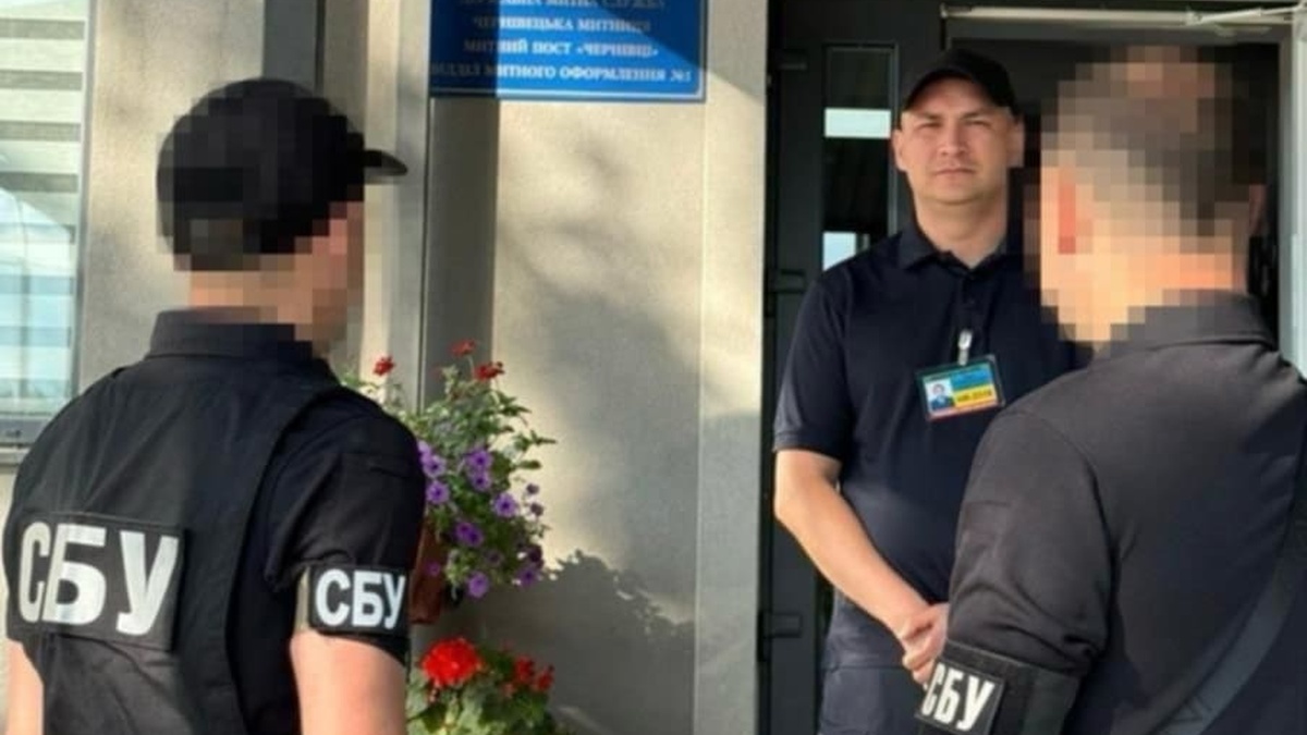 SBU, prosecutors raid customs offices in Ukrainian regions – source