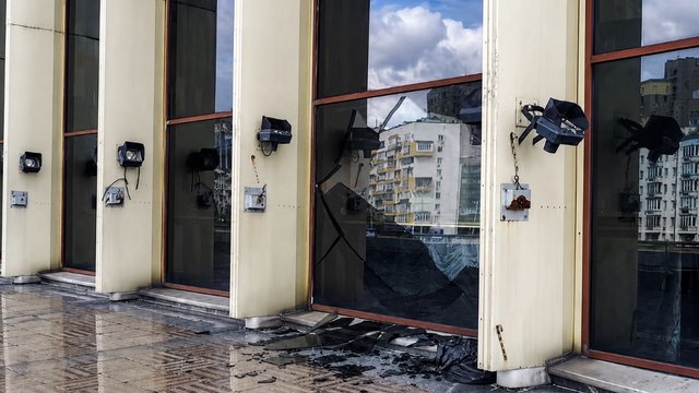 Палац “Україна” зазнав значних пошкоджень під час масованої російської ...